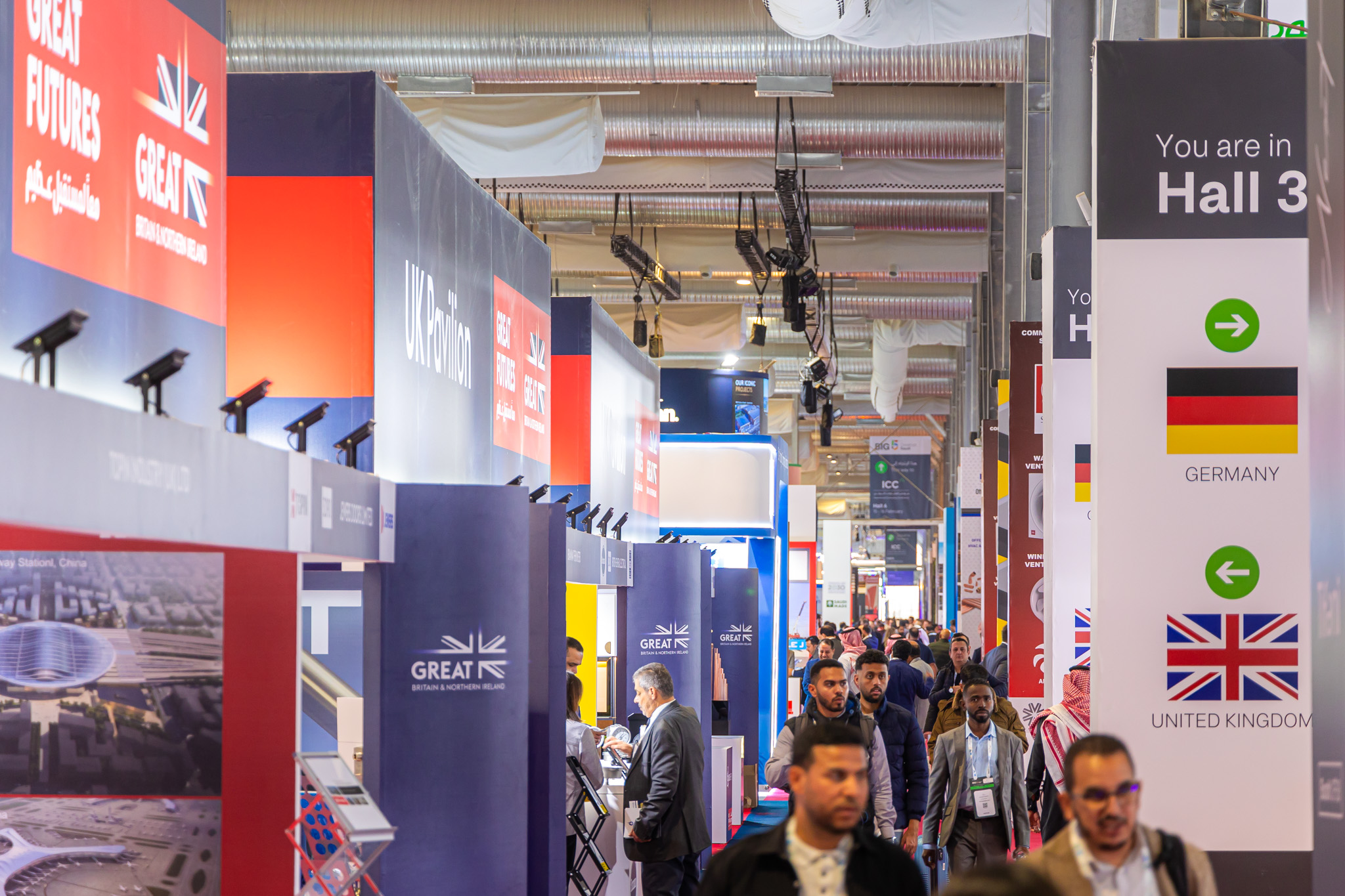 Big 5 Construct Saudi opens second week, spotlighting interiors, fit-out and sustainable urban ...